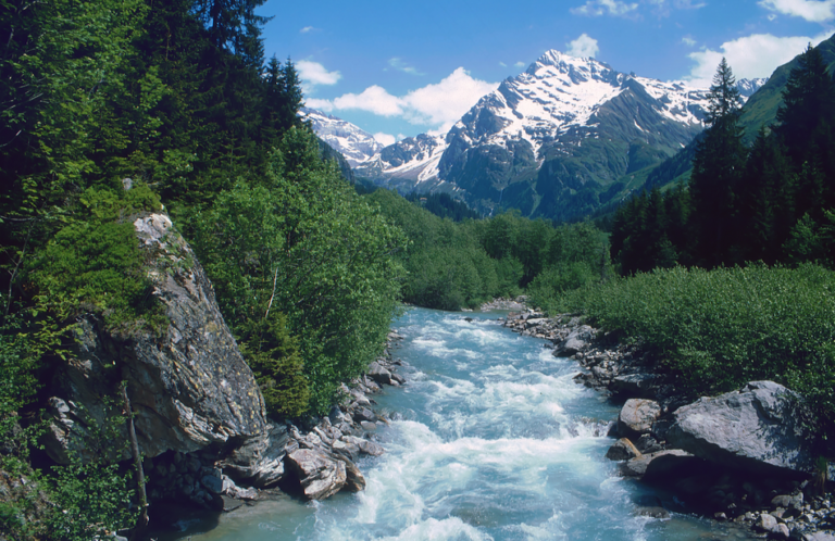 Flussverlauf der Reuss – Die Alpen